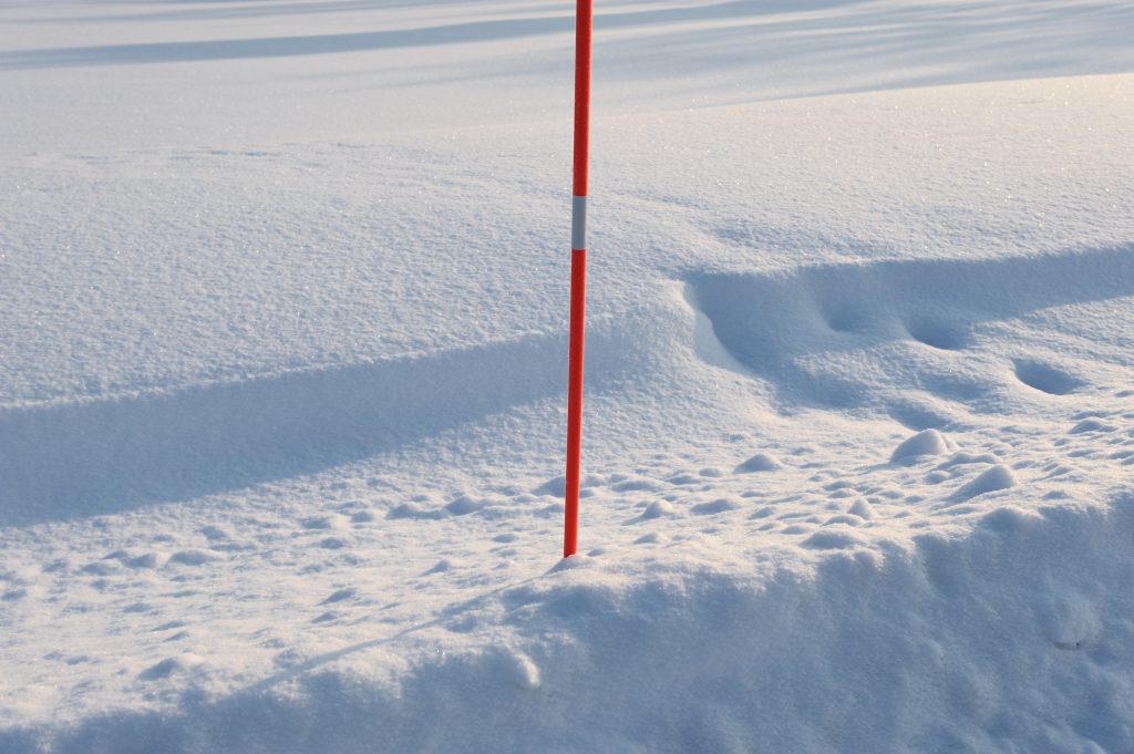 How to determine the length or height of snow stake you need